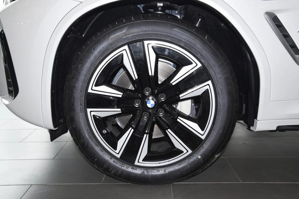 BMW IX3 – YK MOTORS